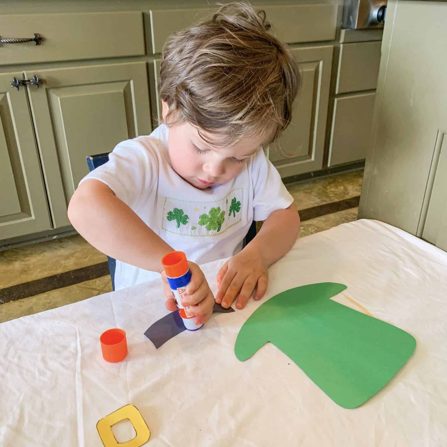 St. Patrick's Day Craft | Leprechaun Mask for Kids - Organized Chaos Blog